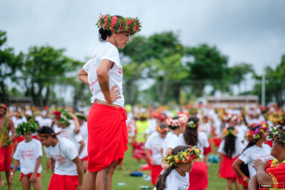 Back to the images on the ORI TAHITI WORLD RECORD | Tahiti dance online